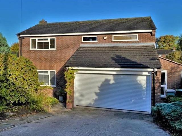 4 bedroom detached house for sale in Hill Drive Handforth SK9