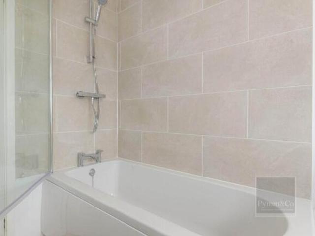 4 bedroom detached house for sale in Hill Road, Costessey, NR5