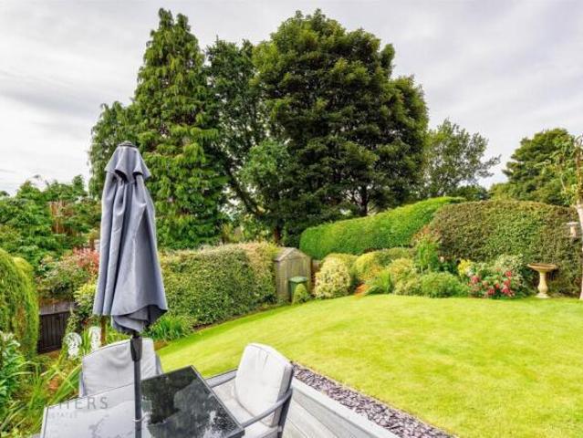4 bedroom detached house for sale in Hillcote Close, Fulwood, Sheffield, S10