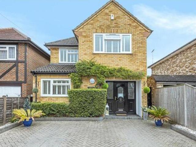 4 Bedroom Detached House For Sale In Hillingdon