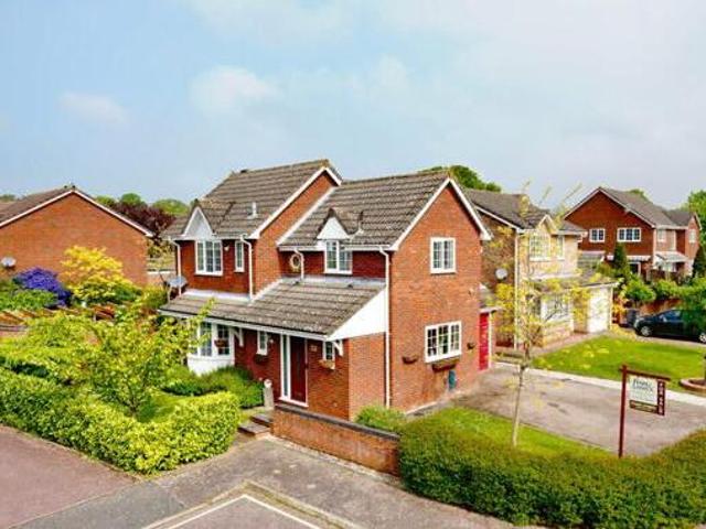 4 Bedroom Detached House For Sale In Hinchingbrooke Park, Huntingdon