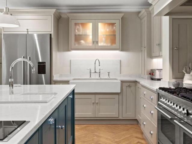 4 bedroom detached house for sale in Hutton Mount, Brentwood, Essex CM13