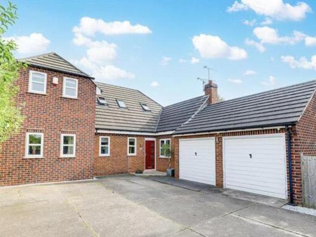 4 Bedroom Detached House For Sale In Hucknall, Nottinghamshire