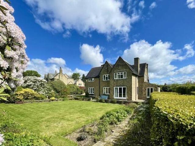 4 Bedroom Detached House For Sale In Huddersfield