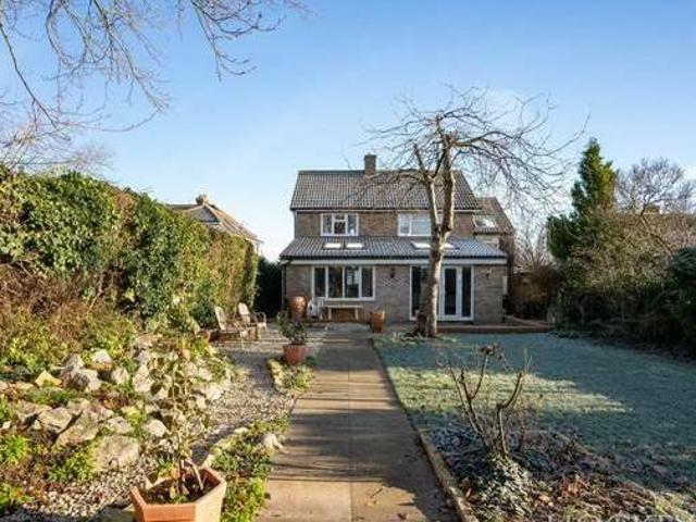 4 bedroom detached house for sale in Hunts Road Duxford CB22