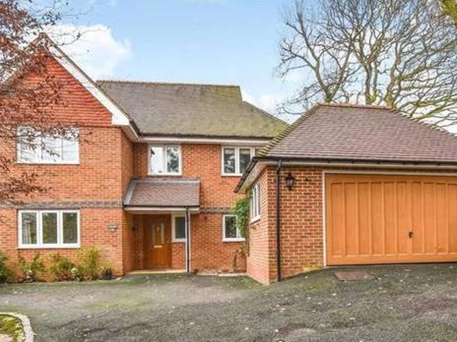 4 bedroom detached house for sale in Hurstmere Close Grayshott Hampshire GU26