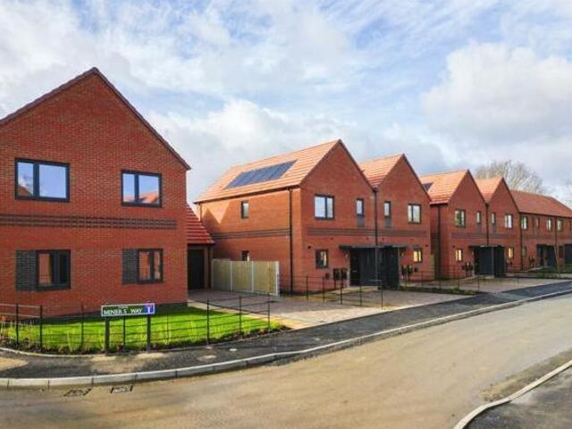 4 Bedroom Detached House For Sale In Ifton Green, St. Martins