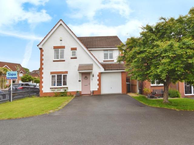 4 bedroom detached house for sale in Johnson Close, Nottingham, NG16