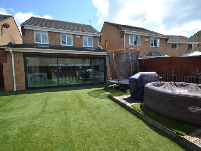 4 bedroom detached house for sale in Javelin Close, Idle, BD10