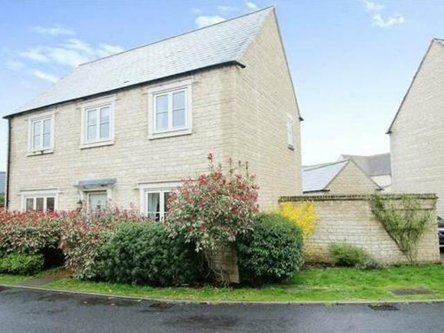 4 bedroom detached house for sale in Jacobs Piece Fairford Gloucestershire GL7