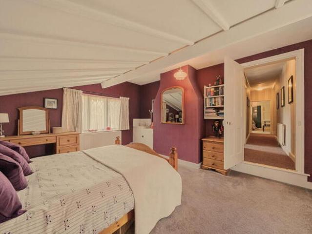 4 bedroom detached house for sale in Jacobs Well Road, GU4