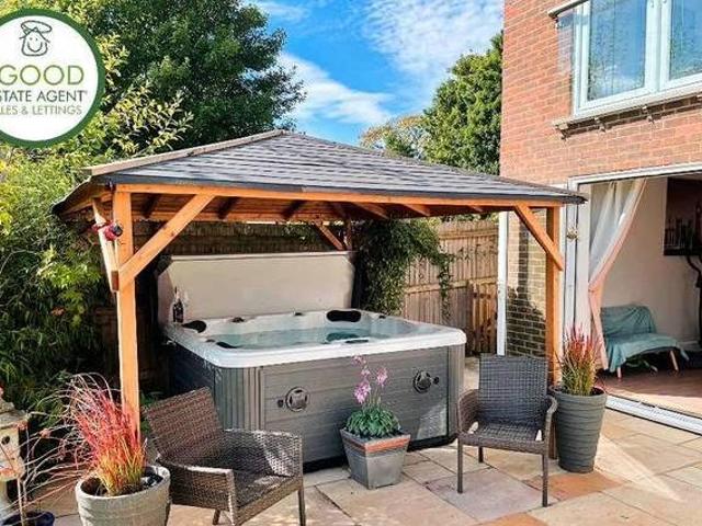 4 bedroom detached house for sale in James Close Lyminge CT18