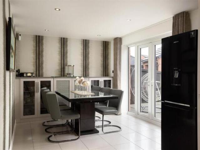 4 bedroom detached house for sale in Oak Drive, Whinmoor, Leeds, LS14