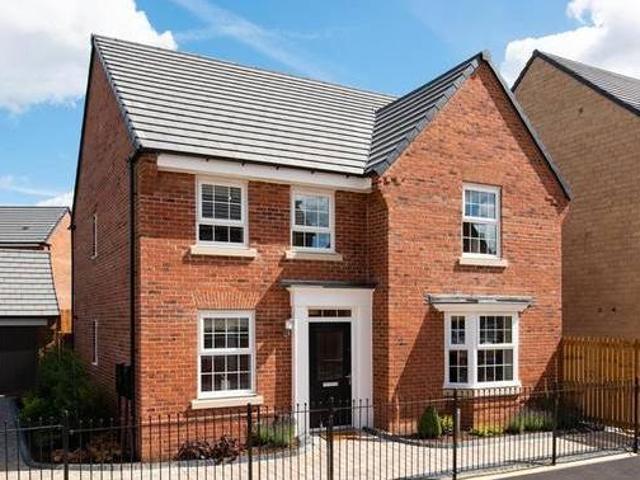 4 bedroom detached house for sale in Oak Road Halstead CO9 CO9