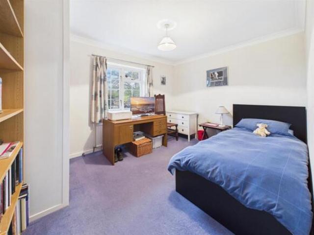 4 bedroom detached house for sale in Oak Tree Road, Tilehurst, Reading, RG31