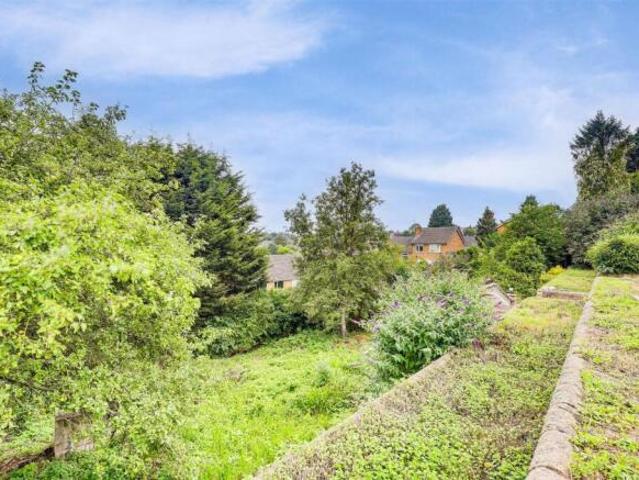 4 bedroom detached house for sale in Oakdale Road, Carlton, NG4