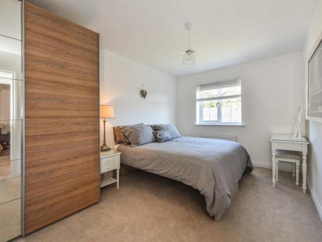 4 bedroom detached house for sale in Oakeley Vale, Bursledon, Southampton, SO31
