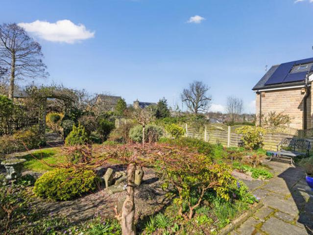 4 bedroom detached house for sale in Oakhill Road, Nether Edge, Sheffield, S7