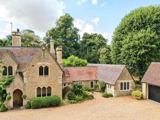 4 Bedroom Detached House For Sale In Oakley