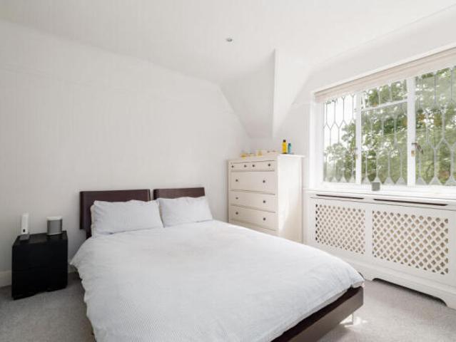 4 bedroom detached house for sale in Oakwood Close, Chislehurst, BR7