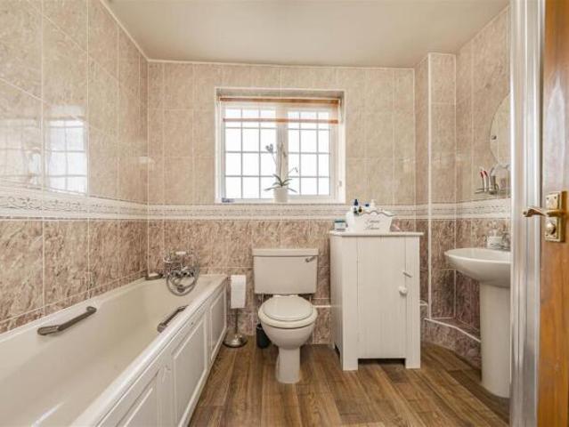 4 bedroom detached house for sale in Oakwood Road, Bricket Wood, St. Albans, AL2