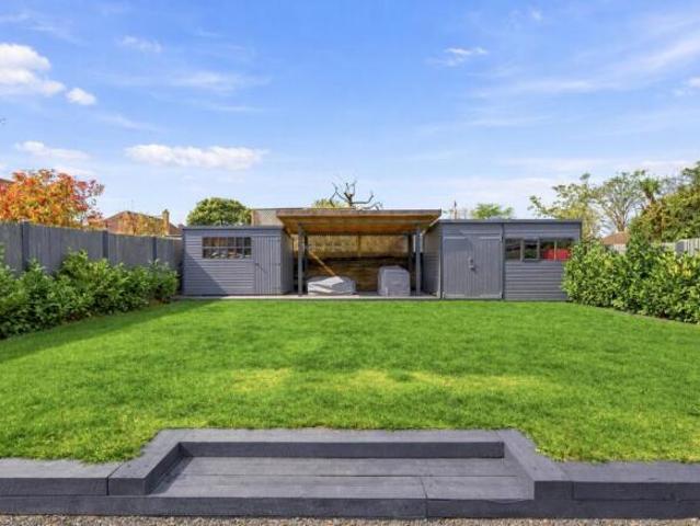 4 bedroom detached house for sale in Oakwood Road, Bricket Wood, St. Albans, Hertfordshire, AL2