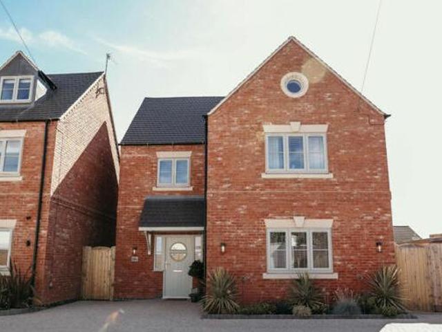 4 Bedroom Detached House For Sale In Oakthrorpe