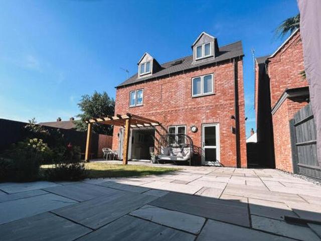 4 Bedroom Detached House For Sale In Oakthrorpe