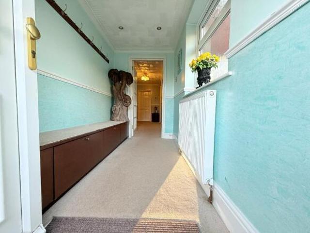 4 bedroom detached house for sale in, Old Bedford Road Area, Luton, Bedfordshire, LU2 7BZ, LU2