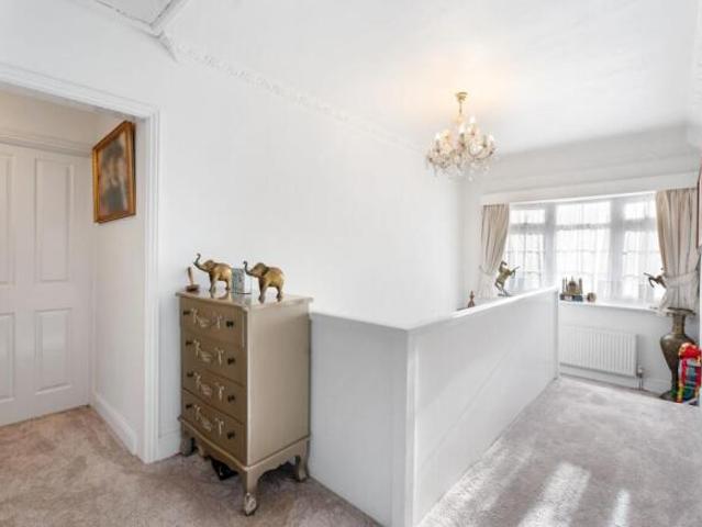 4 bedroom detached house for sale in Old Bedford Road, Luton, LU2