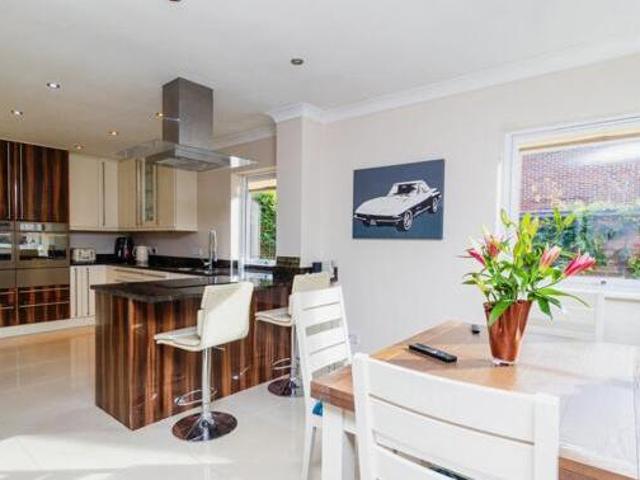 4 Bedroom Detached House For Sale In Old Farm Park, Milton Keynes