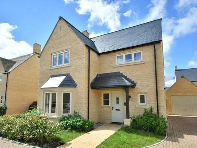 4 bedroom detached house for sale in Old Railway Close Lechlade GL7