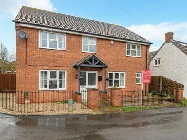 4 bedroom detached house for sale in Old School Lane Cranwell Village NG34