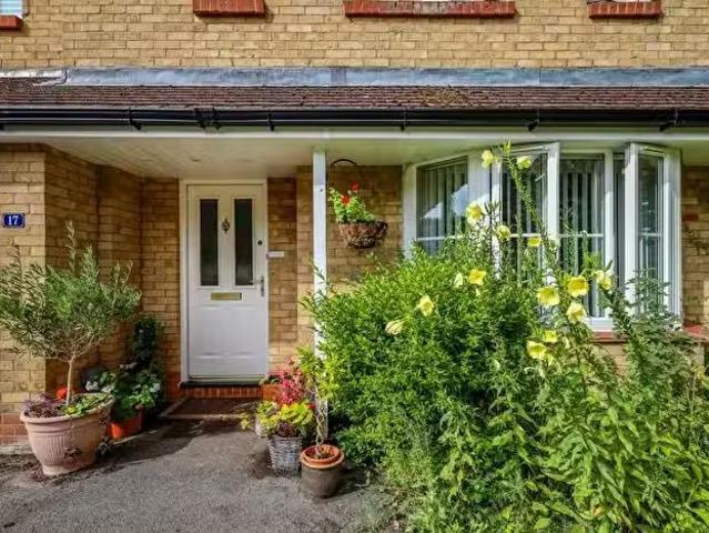 4 Bedroom Detached House For Sale In Old School Road, Liss, Ha.