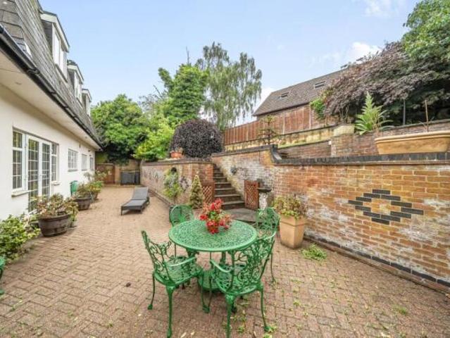 4 bedroom detached house for sale in Old Watford Road, Bricket Wood, AL2