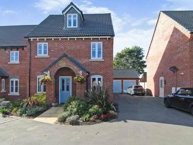 4 bedroom detached house for sale in Oldbridge Way Bilsthorpe Nottinghamshire NG22