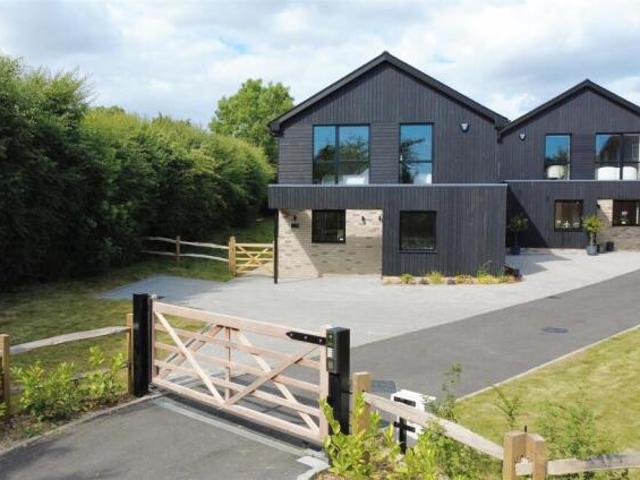4 bedroom detached house for sale in Orchard Drive, Tonbridge, TN10