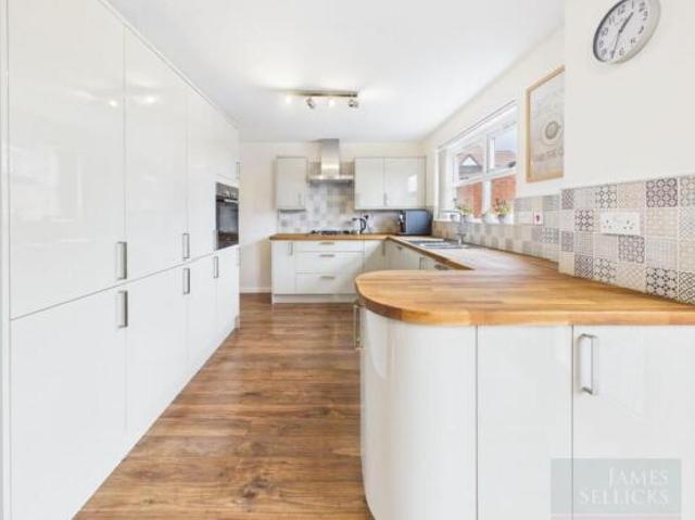 4 bedroom detached house for sale in Orchid Close, Hamilton, Leicester, LE5
