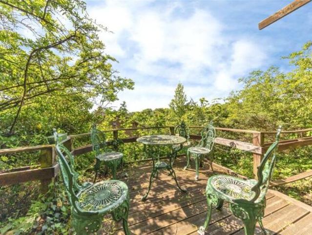 4 bedroom detached house for sale in Oulton Road, Ipswich, Suffolk, IP3