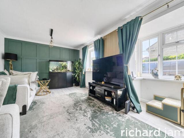 4 bedroom detached house for sale in Loveage Close, Woodhall Park, Swindon, SN2
