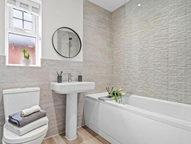 4 bedroom detached house for sale in Low Wood Road, Nuthall, Nottingham, NG6