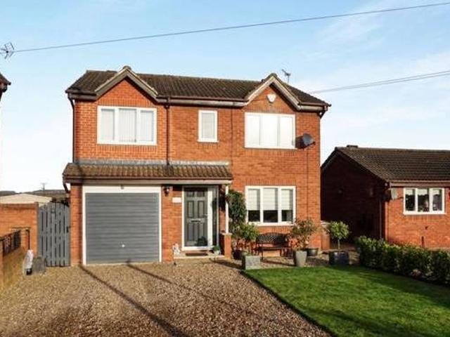 4 bedroom detached house for sale in Lower Mickletown Leeds LS26 LS26