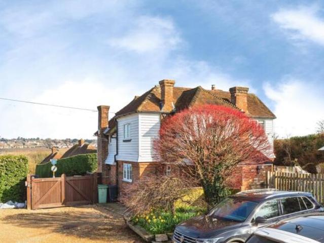 6 bedroom detached house for sale in Lower Road, East Farleigh, Maidstone, Kent, ME15