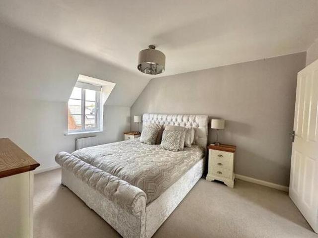 4 bedroom detached house for sale in Lockgate Road, Pineham Lock, Northampton NN4