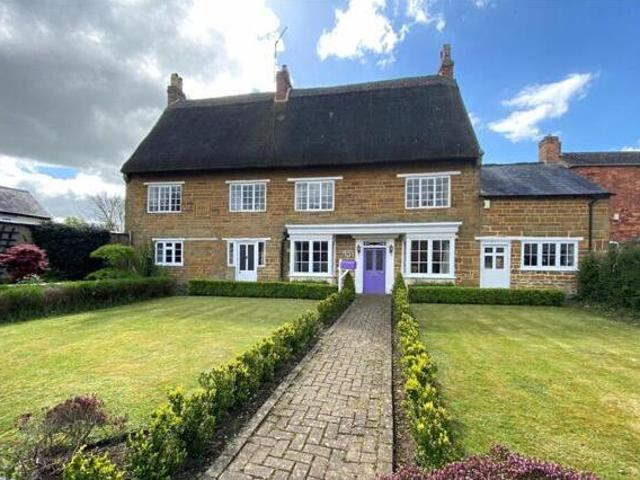 4 Bedroom Detached House For Sale In Long Buckby, Northamptonshire