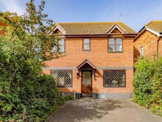 4 bedroom detached house for sale in Long Common Maldon Essex CM9 CM9