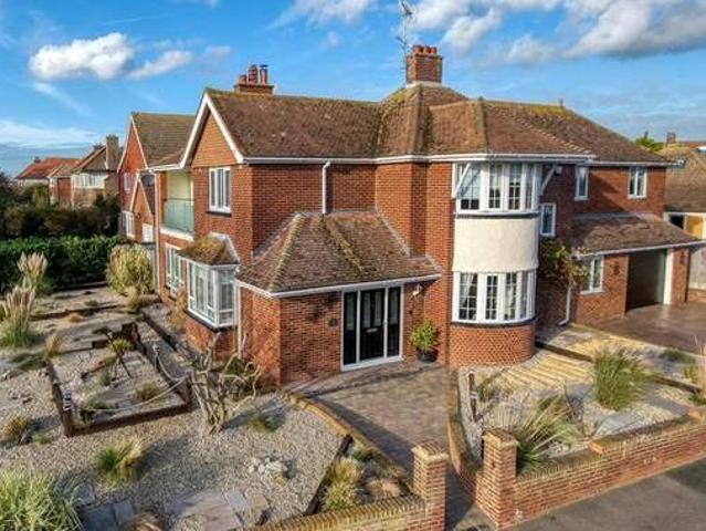 4 bedroom detached house for sale in London Road Ramsgate CT11