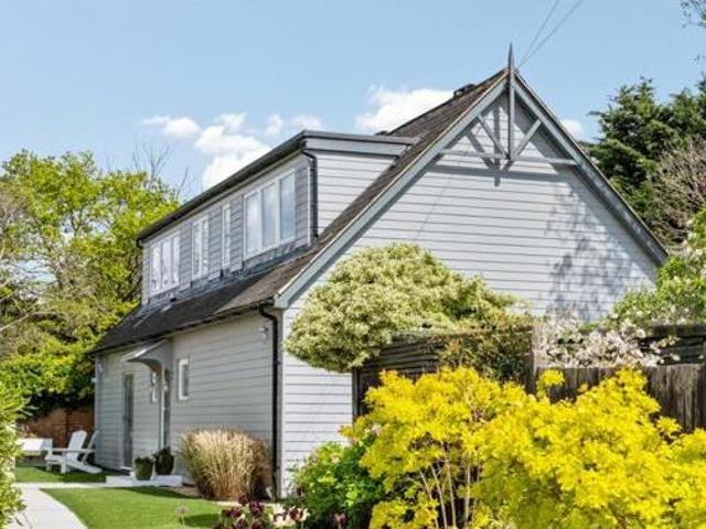 4 Bedroom Detached House For Sale In London