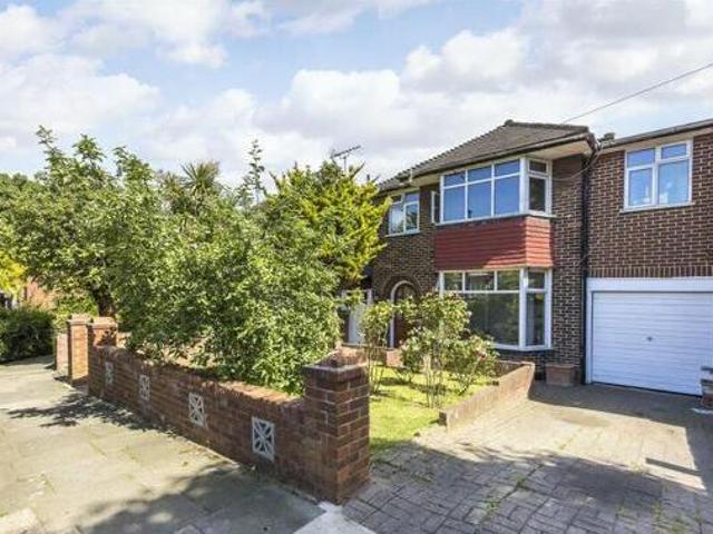 4 Bedroom Detached House For Sale In London