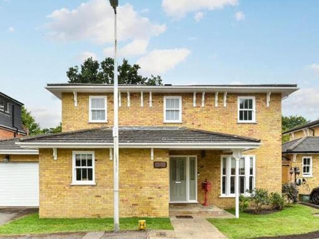 4 Bedroom Detached House For Sale In London